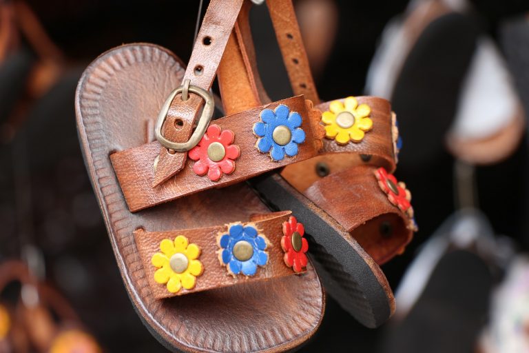 BRAZILIAN ARTS AND CRAFTS: A TRADITION HANDED DOWN FROM GENERATION TO ...